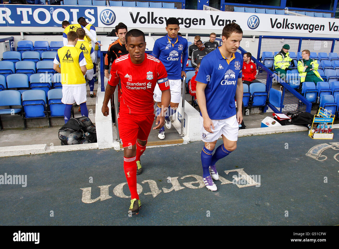 Everton goodison park players tunnel hi-res stock photography and ...