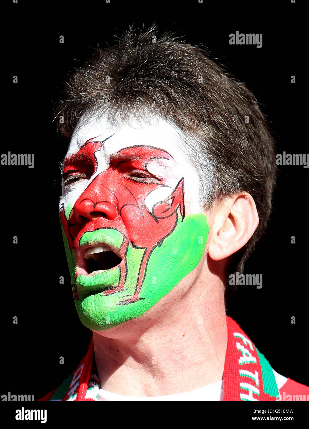 Sport rugby union face paint hi-res stock photography and images - Alamy