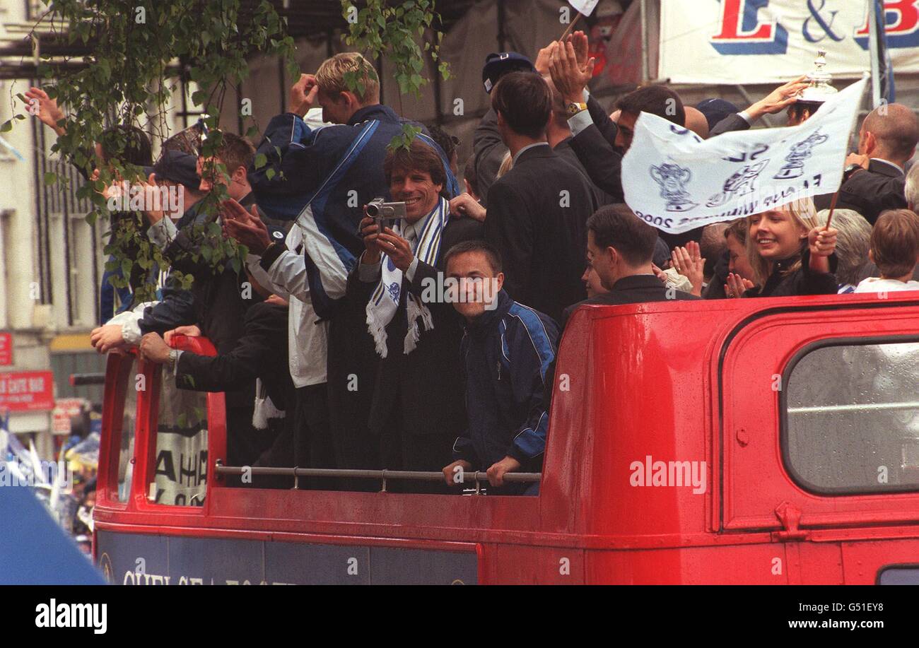Chelsea FA Cup bus Zola camera Stock Photo - Alamy