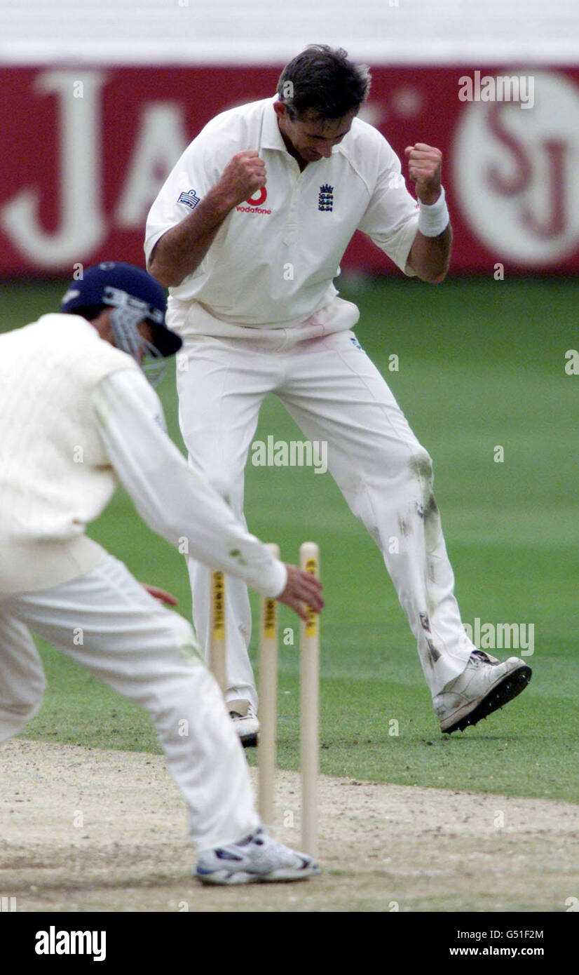 England v Zimbabwe Caddick Stock Photo - Alamy