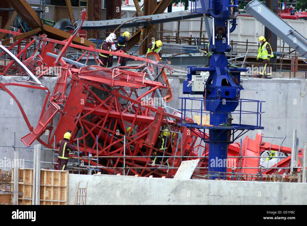 Collapsed crane stretcher hi-res stock photography and images - Alamy