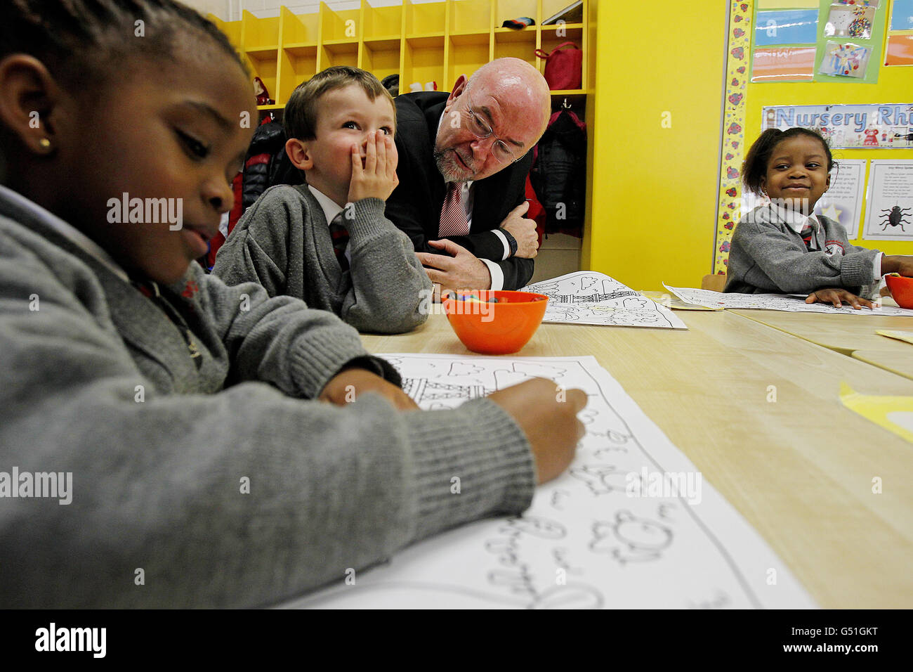 Education Minister Ruairi Quinn meets children from Junior Infants ...
