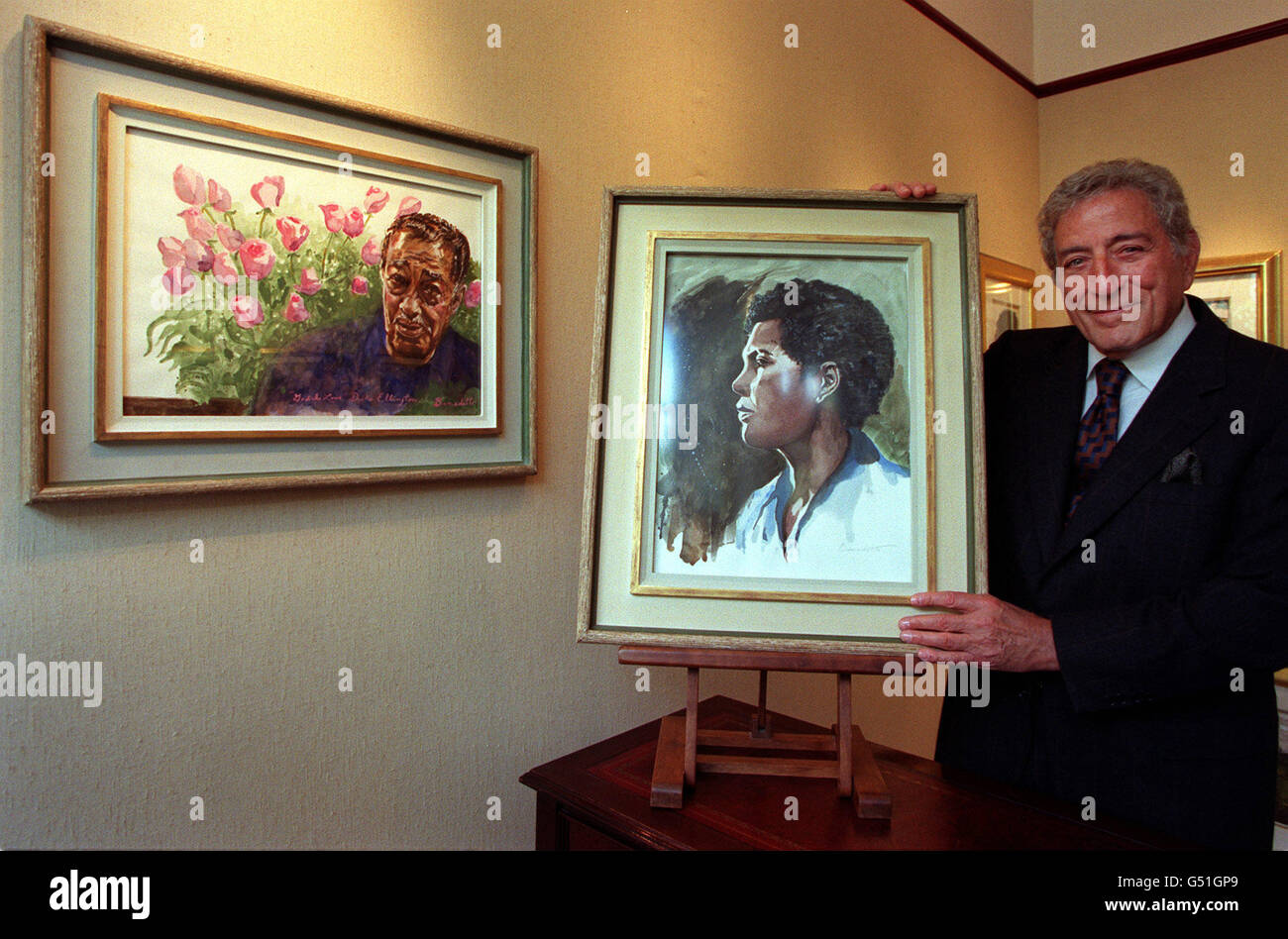 Legendary crooner Tony Bennett shows off some of his work during the ...