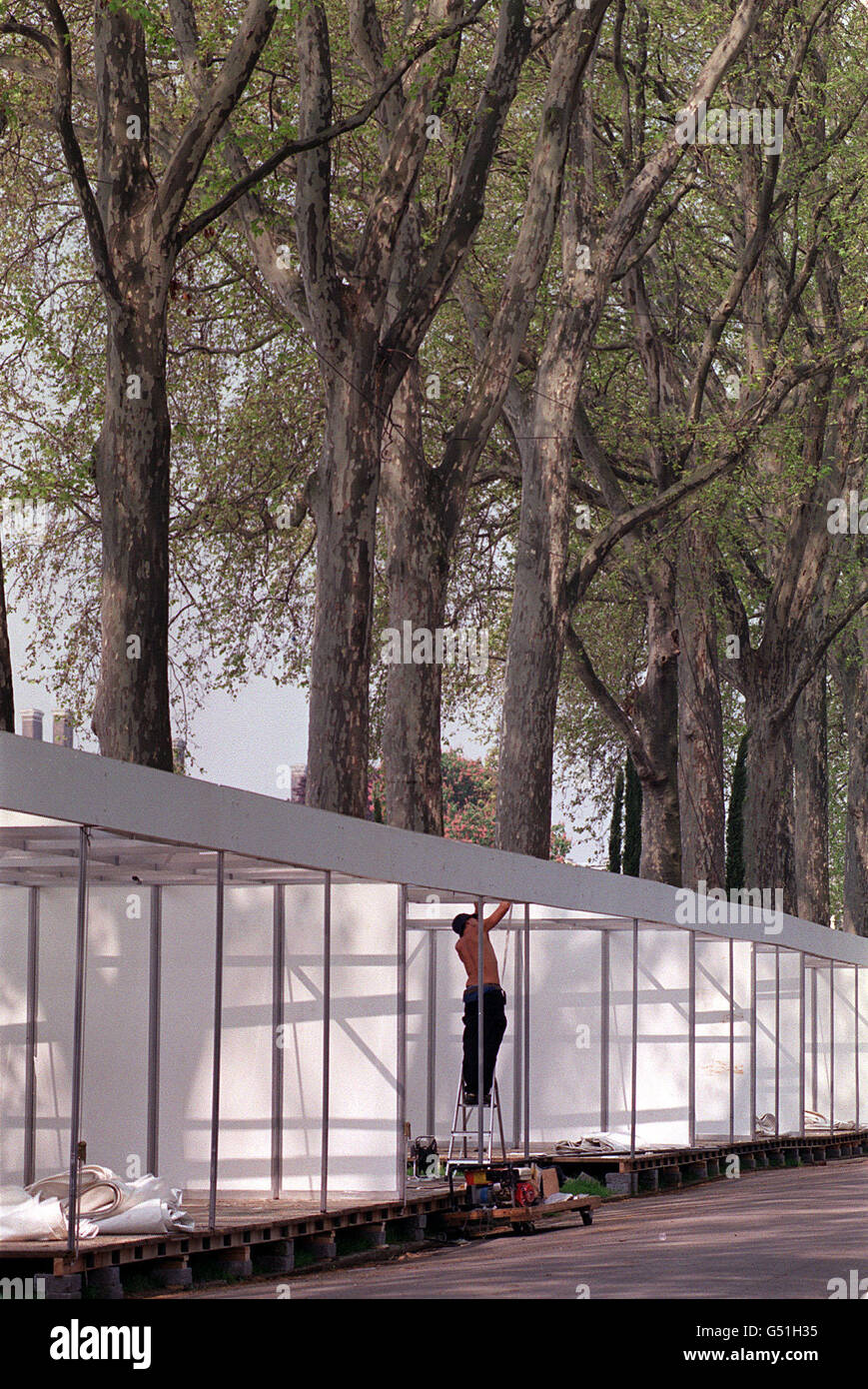 Chelsea flower show build up hi-res stock photography and images - Alamy