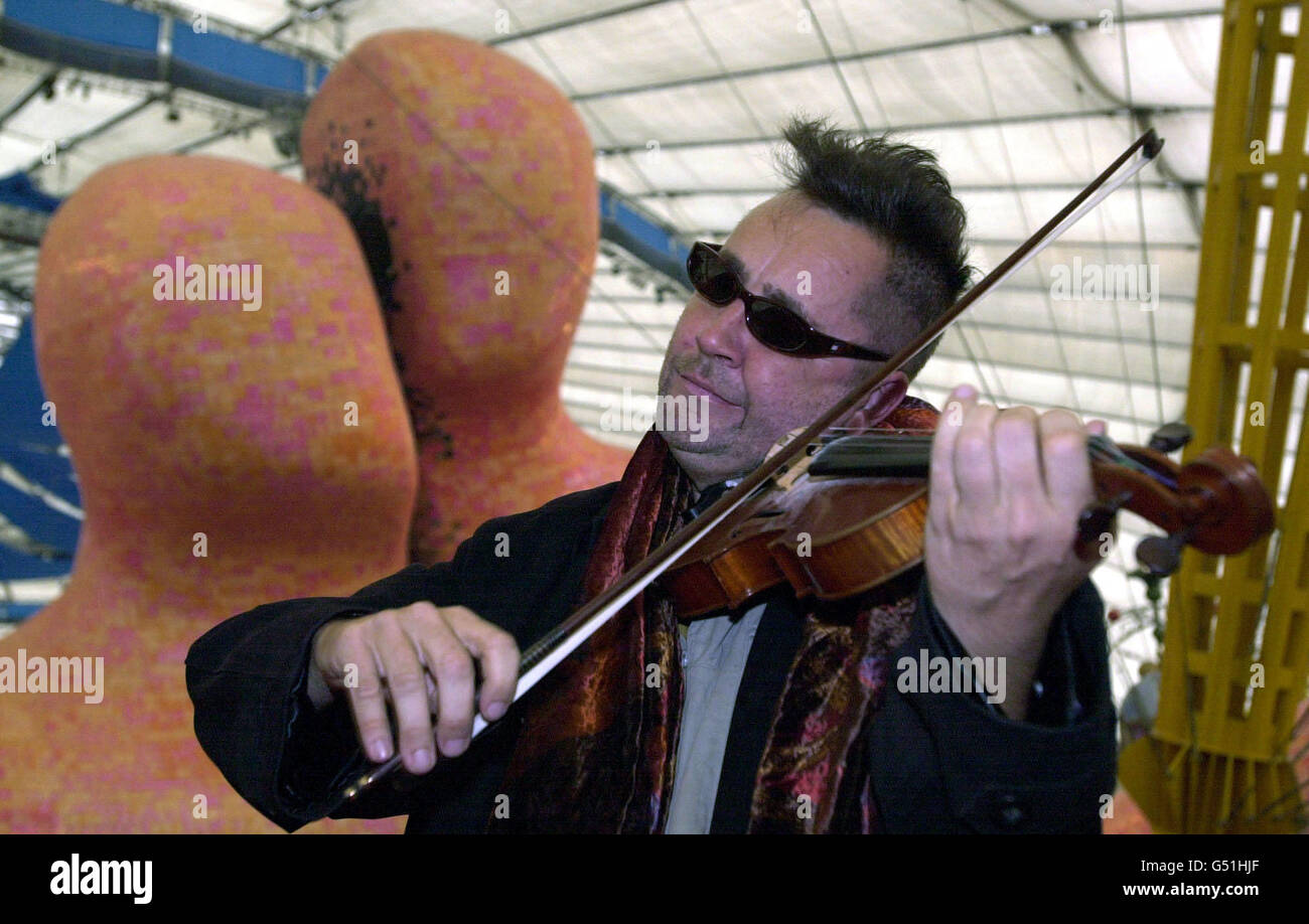Violinist Nigel Kennedy at the Millennium Dome, London, in preparation ...