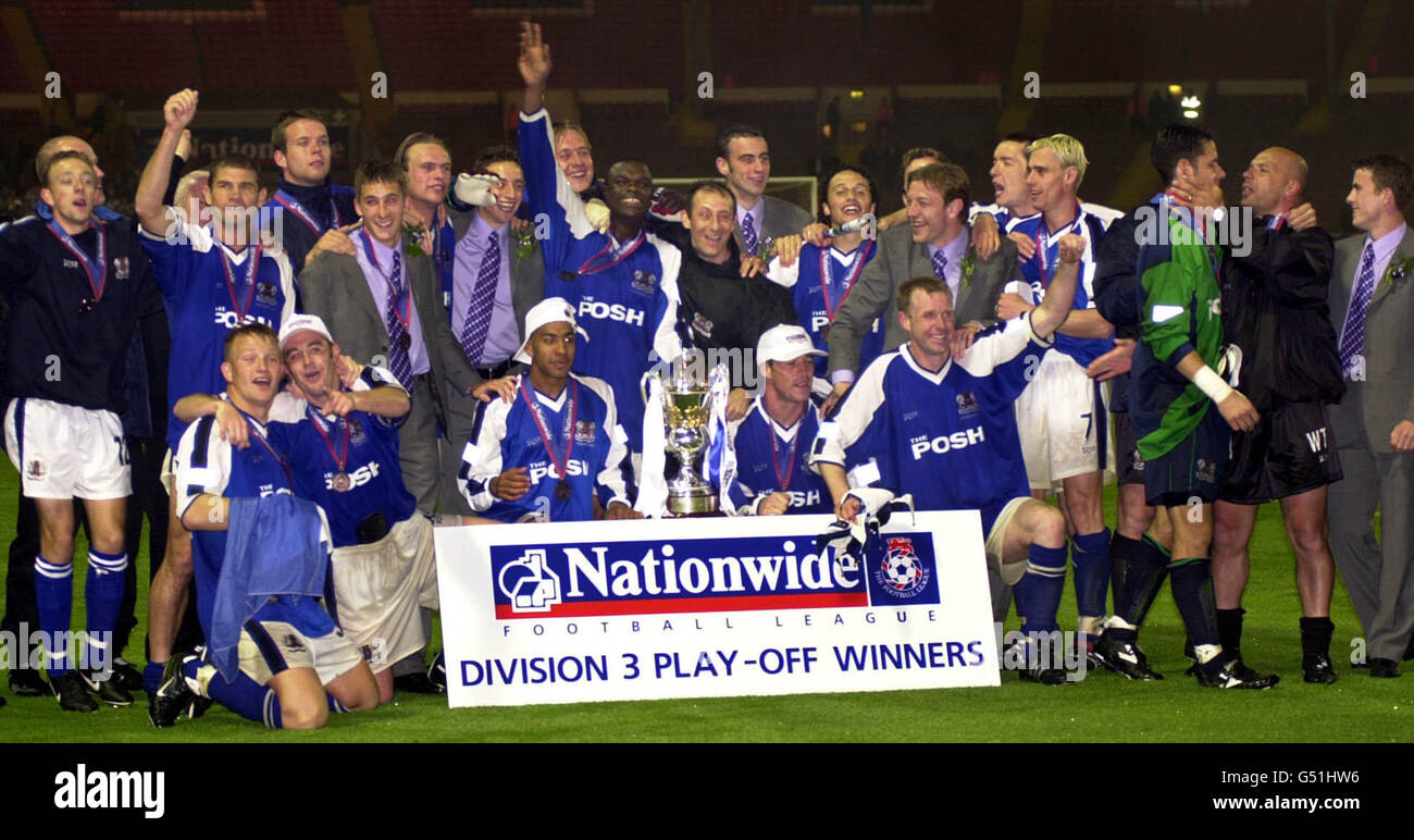 Peterborough united team group hi-res stock photography and images - Alamy
