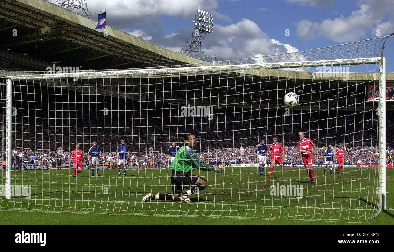 Ipswich town goalkeeper richard wright hi-res stock photography and ...