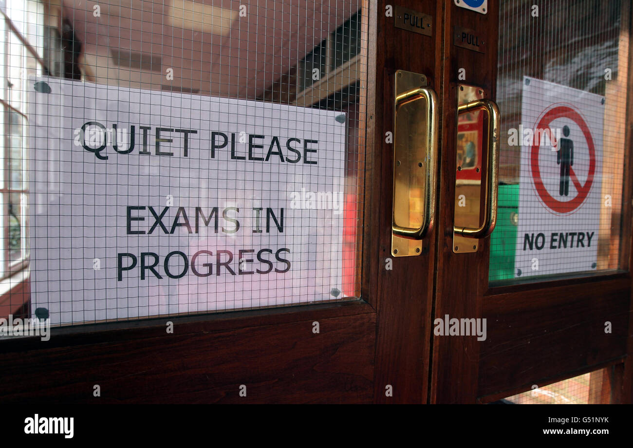 Exam in progress sign hi-res stock photography and images - Alamy