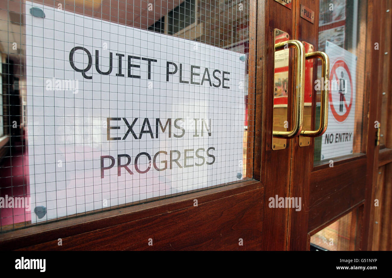 Exam in progress sign hi-res stock photography and images - Alamy