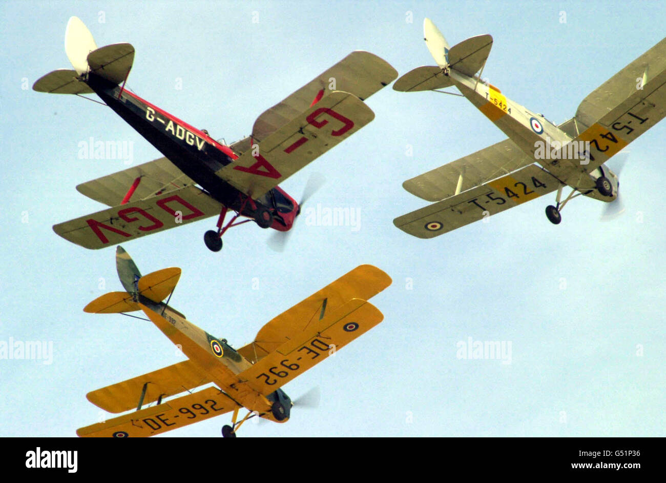Vintage Tiger Moths of the Diamond 9 team display fying over Biggin ...