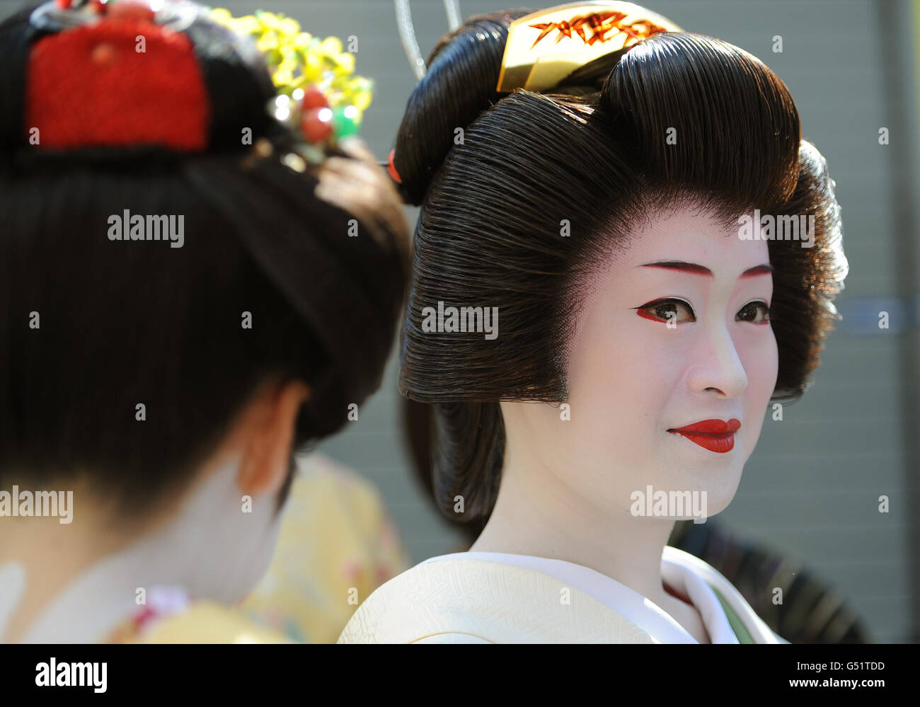 Japanese performers including geisha hi-res stock photography and ...