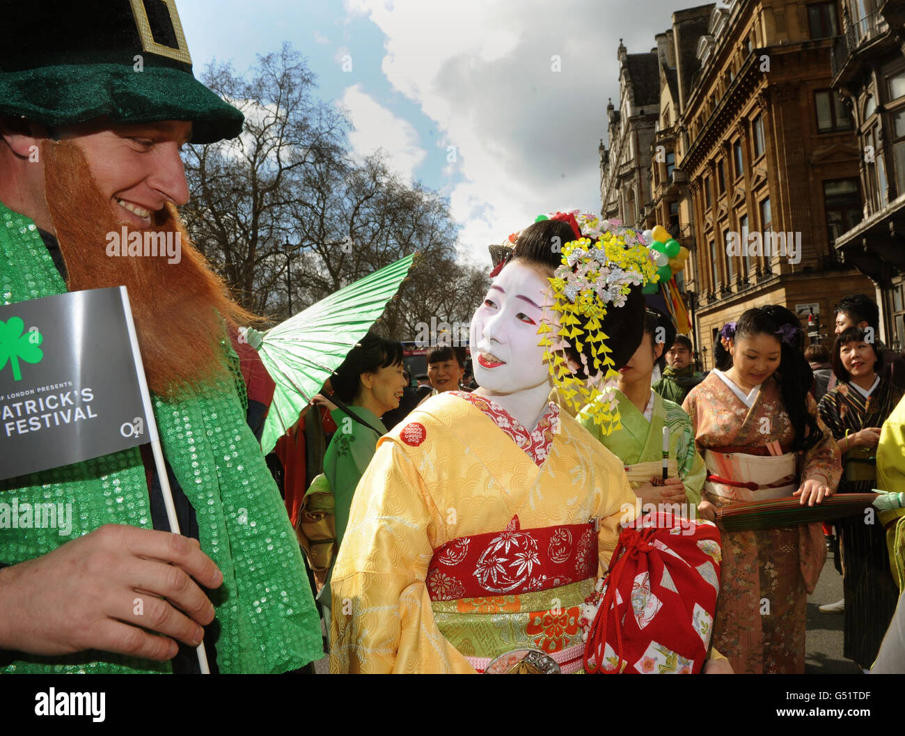 Japanese performers including a Geisha, Maikos and traditional ...