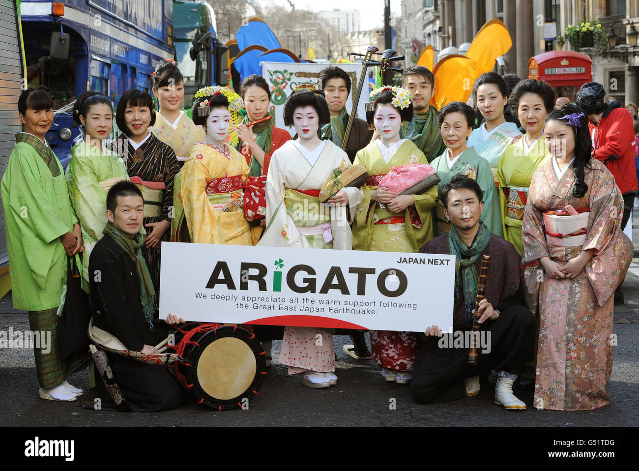 Japanese performers including a Geisha, Maikos and traditional ...