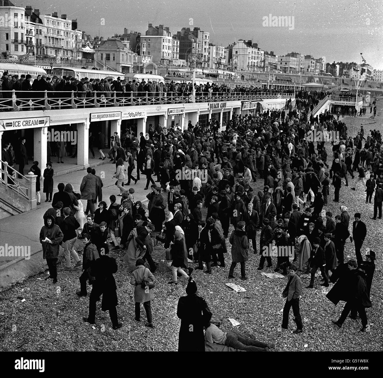 Crowd police officers on Black and White Stock Photos & Images - Alamy