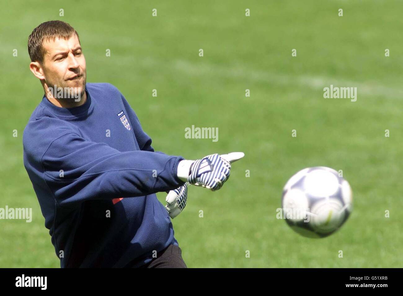 England training session 2000 hi-res stock photography and images - Alamy