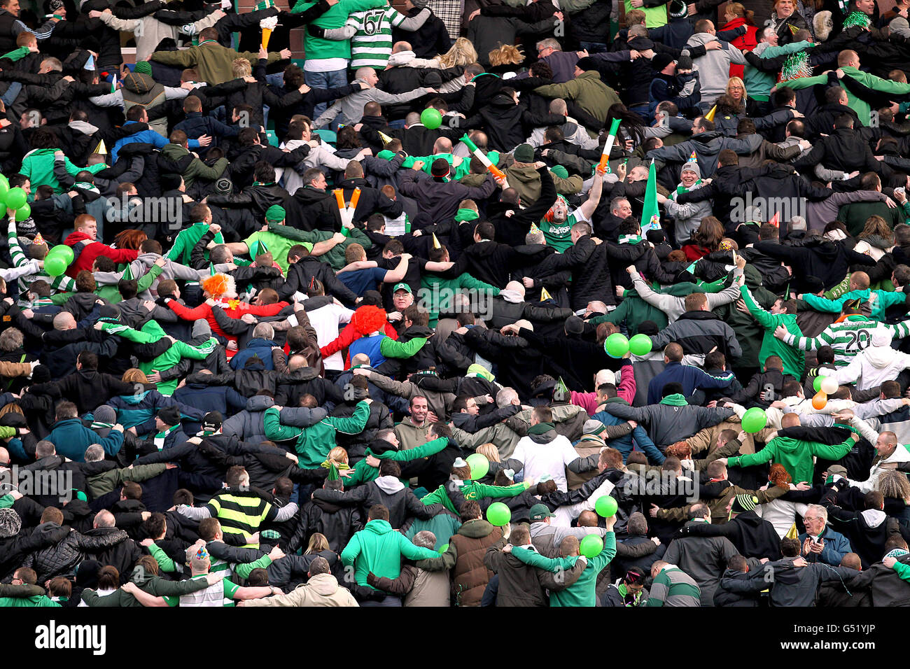 Hibernian fans do the poznan goal celebration hi-res stock photography ...