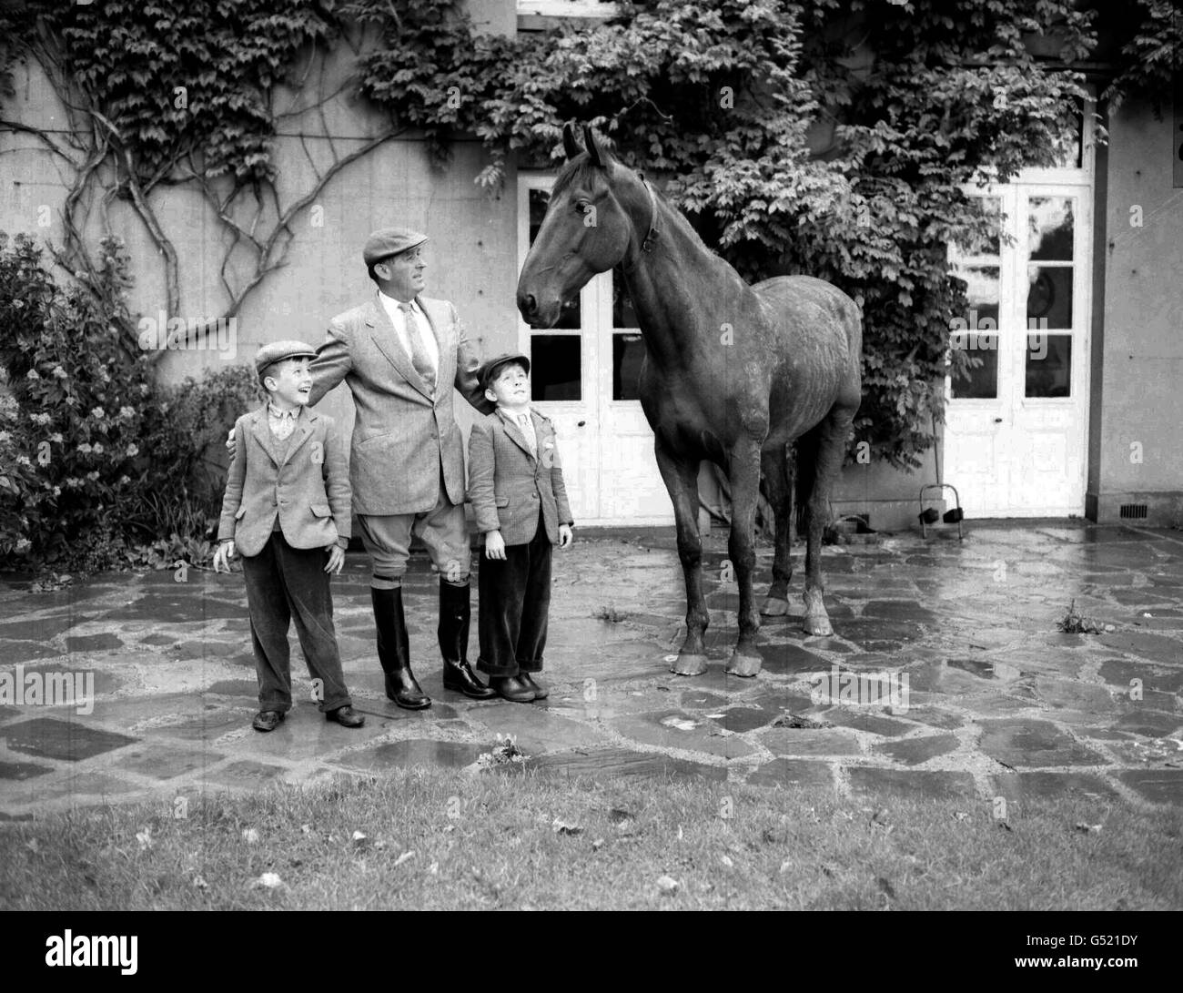 Foxhunter Harry Llewellyn Stock Photo - Alamy