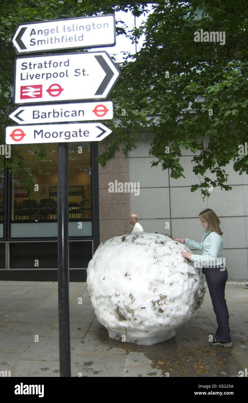 Giant snowball sculpture hi-res stock photography and images - Alamy
