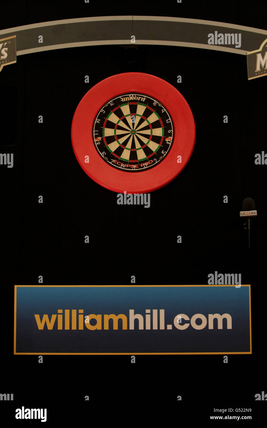 Darts - McCoys Premier League - O2 Arena Stock Photo - Alamy