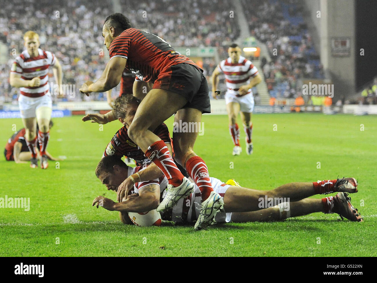 Warrington wolves defence hi-res stock photography and images - Alamy