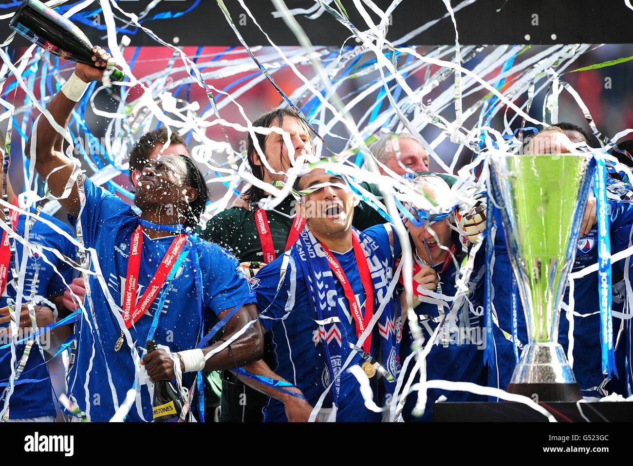 Chesterfield players celebrate with the Johnstone's Paint Trophy Stock ...