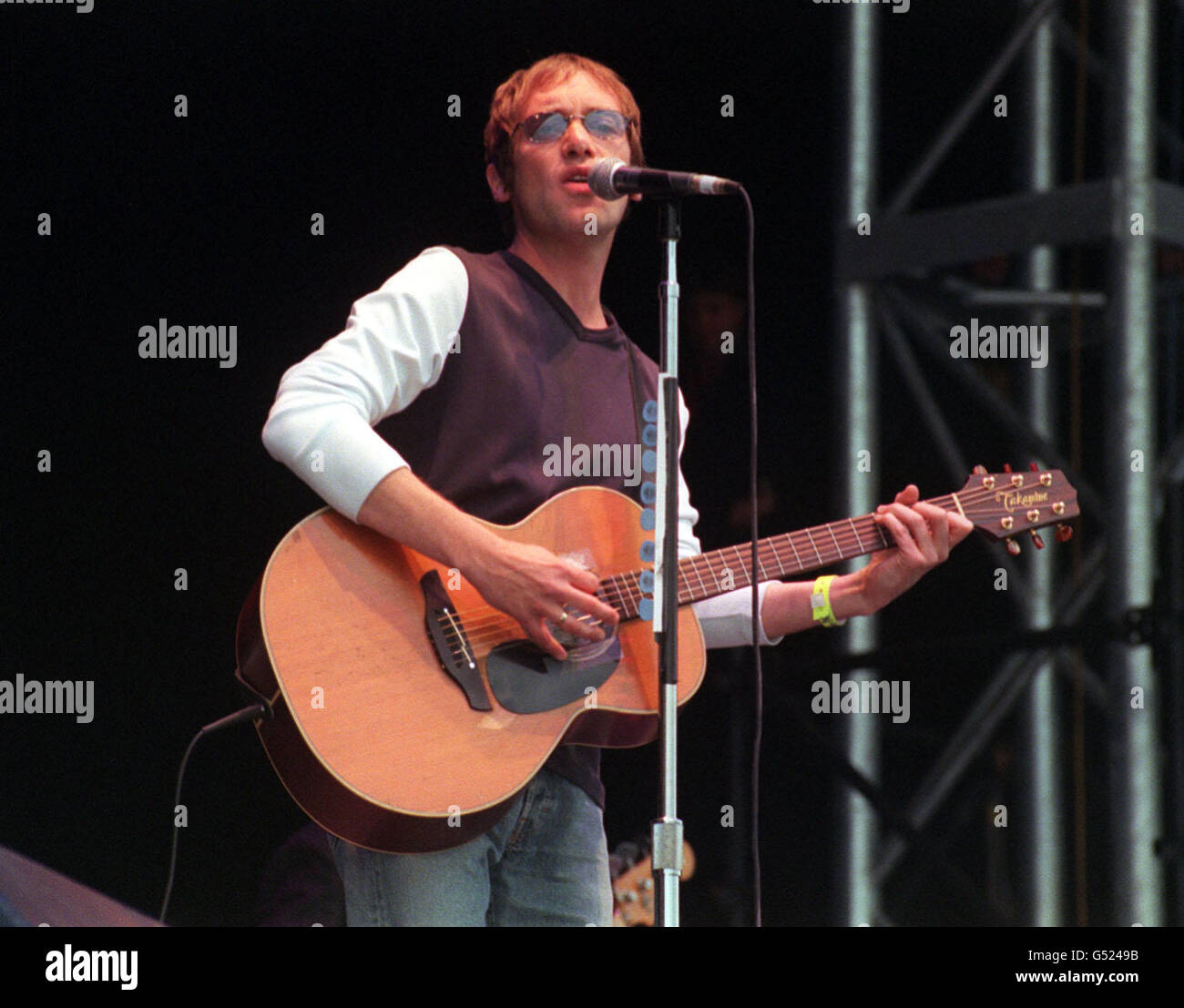 Simon Fowler, lead singer with the band Ocean Colour Scene performs on ...