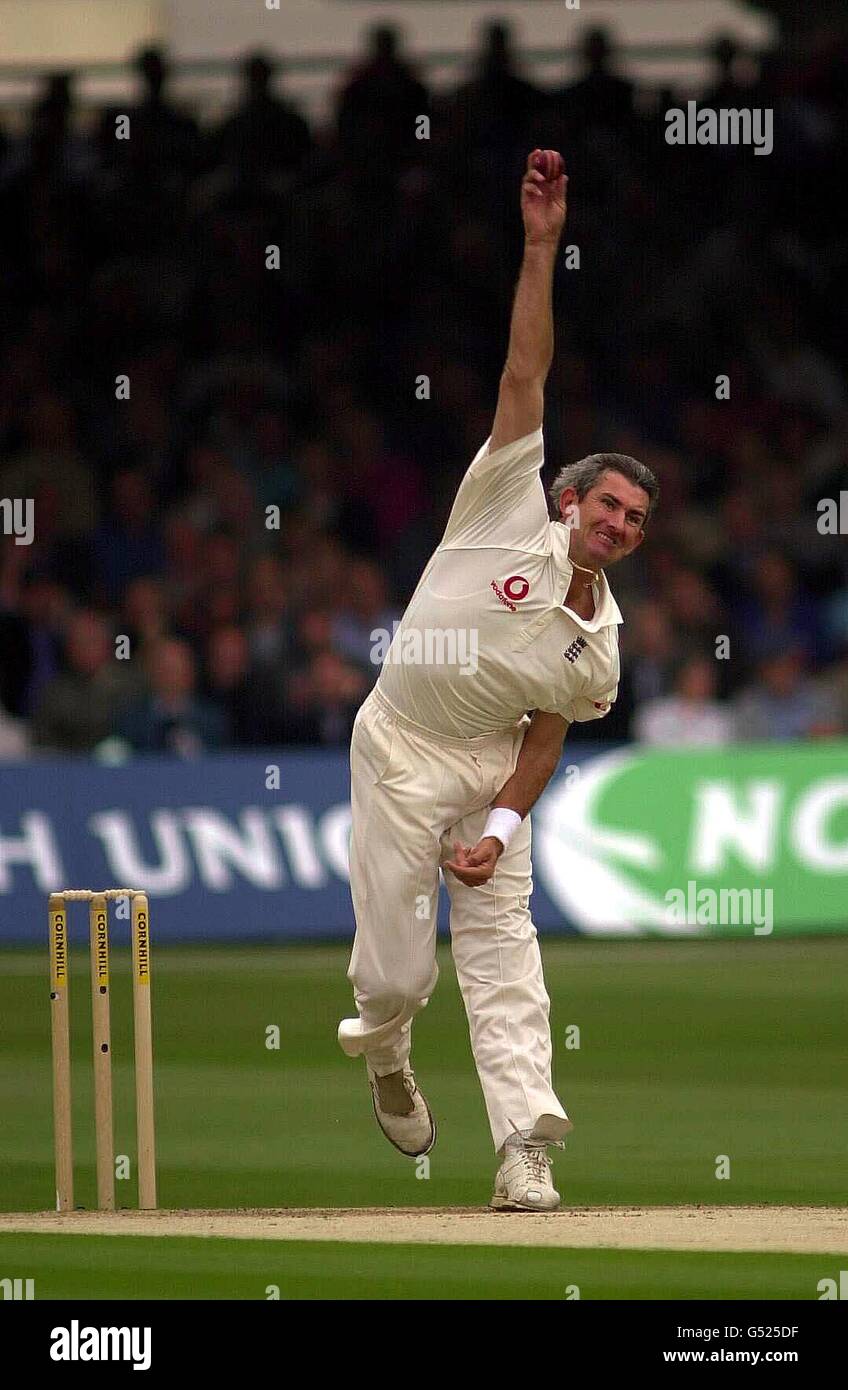 Cricket action bowling andrew caddick hi-res stock photography and ...