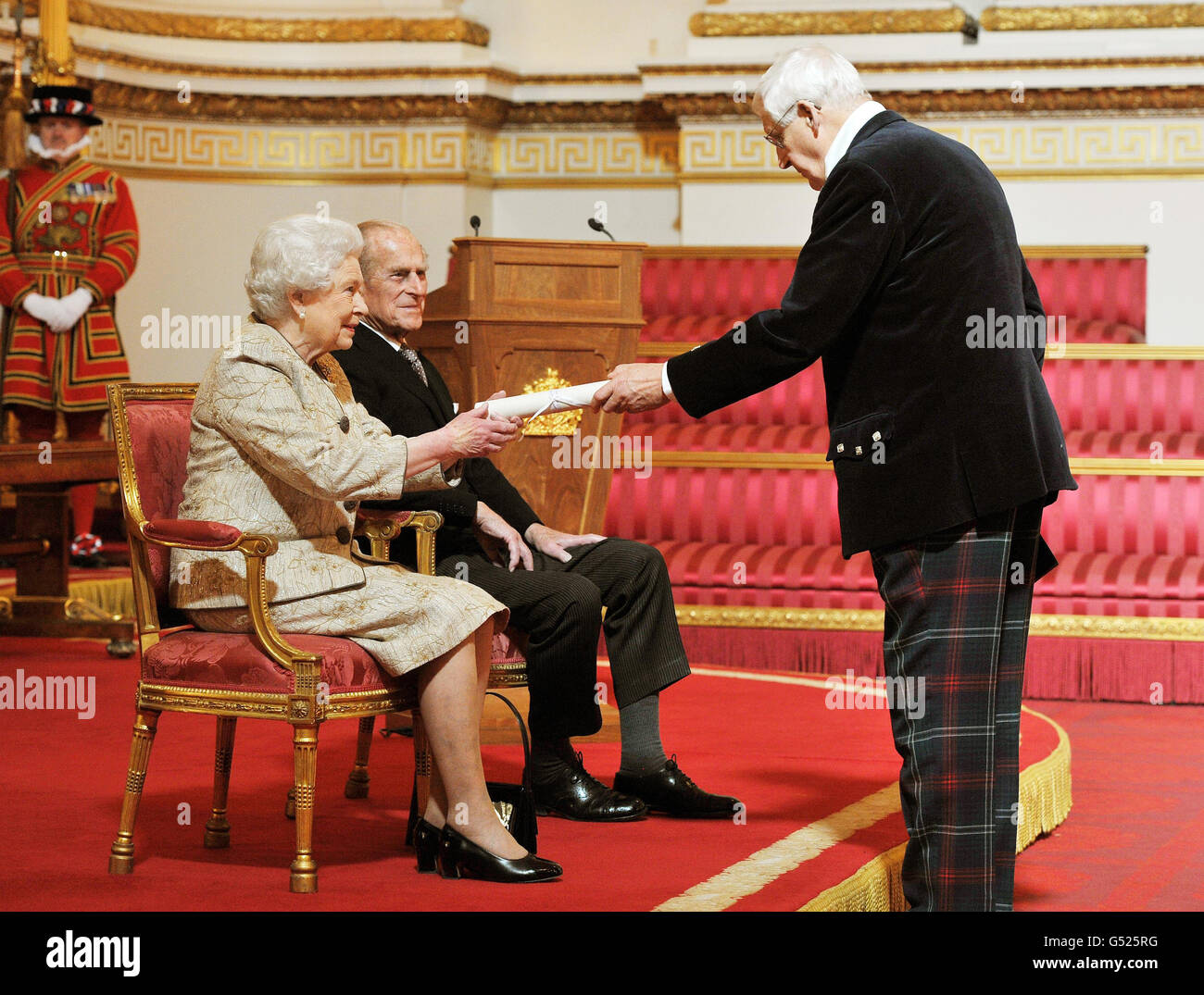 Queen loyal addresses Stock Photo - Alamy
