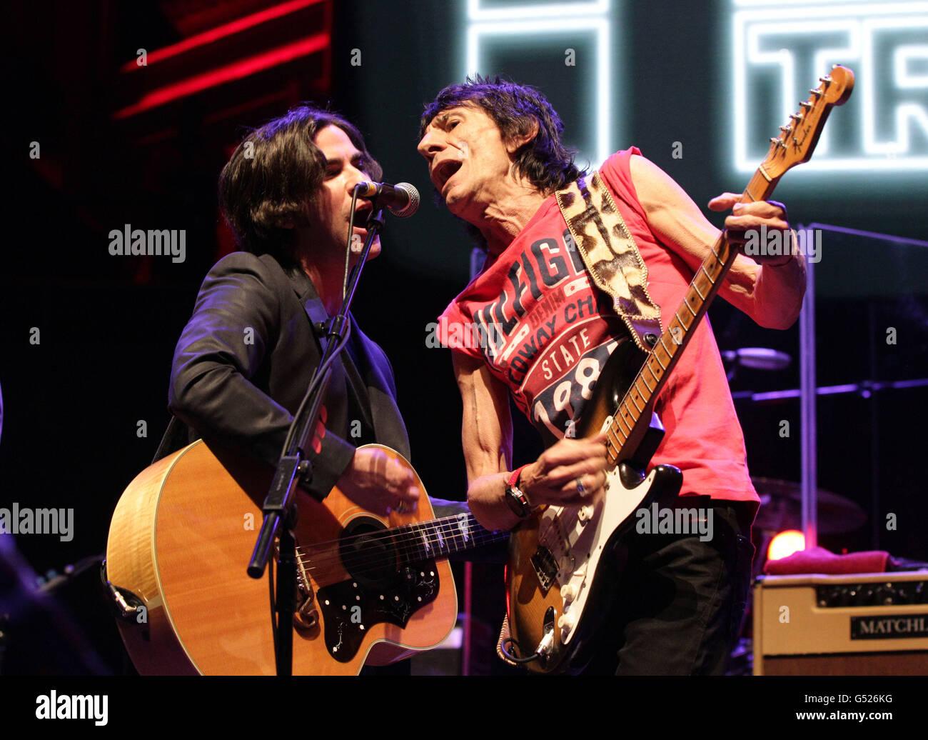 Teenage Cancer Trust Gigs - Ronnie Wood - London Stock Photo - Alamy