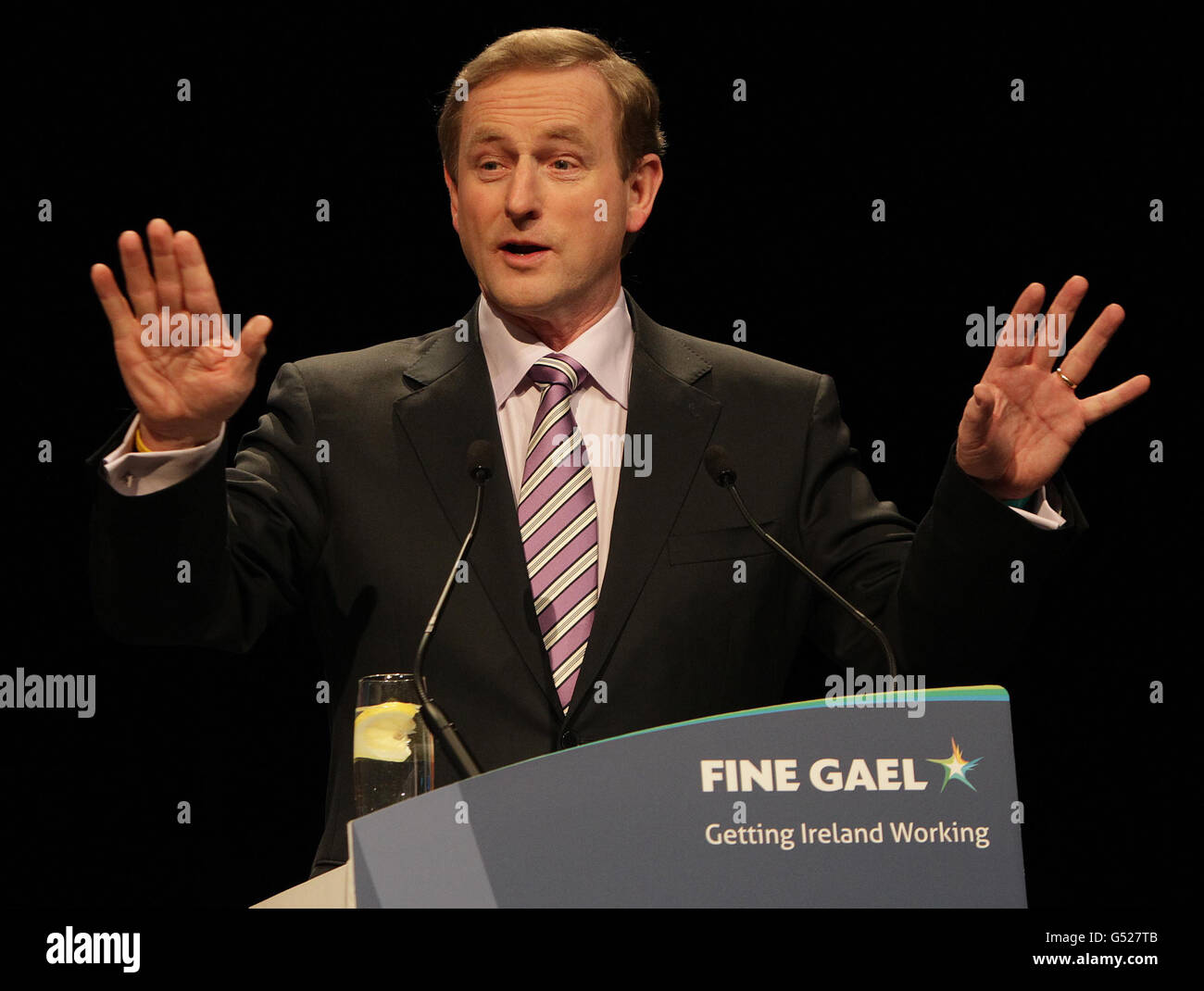 News politics finegael hi-res stock photography and images - Alamy