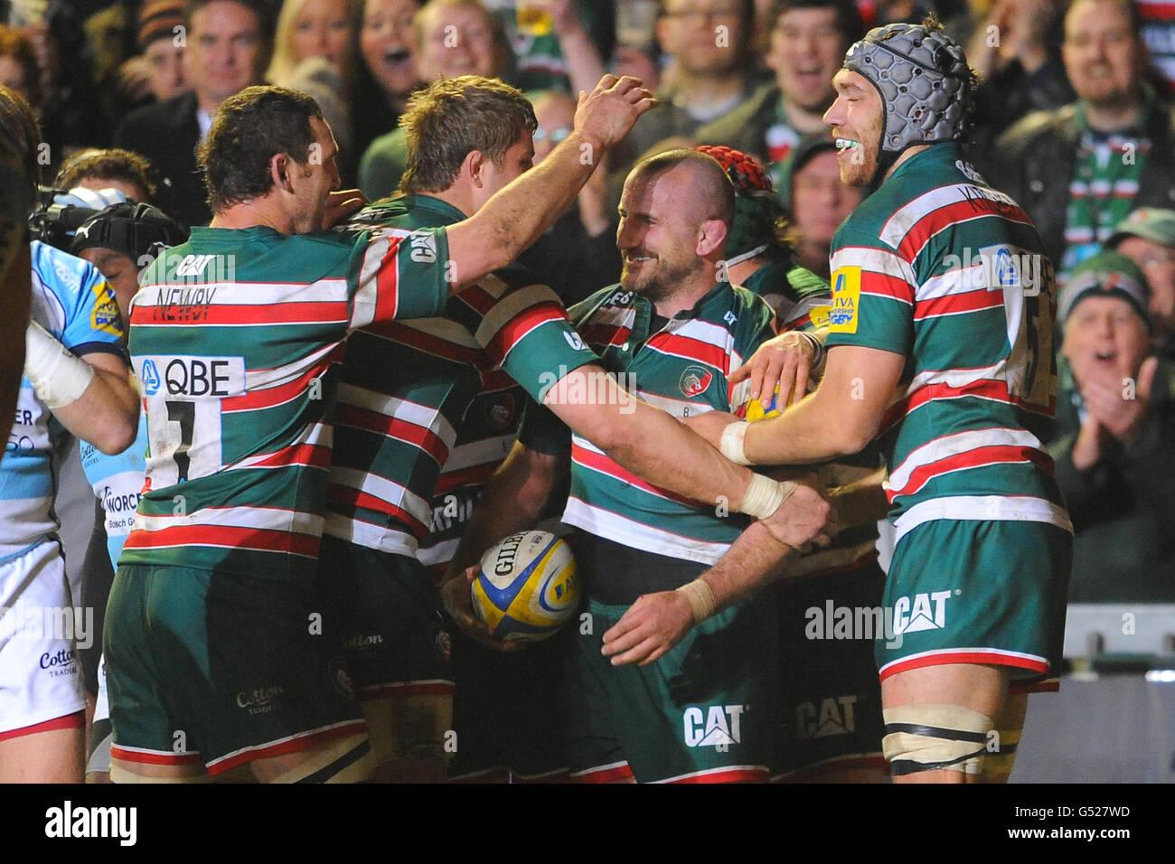 Leicester tigers george chuter celebrates try hi-res stock photography ...