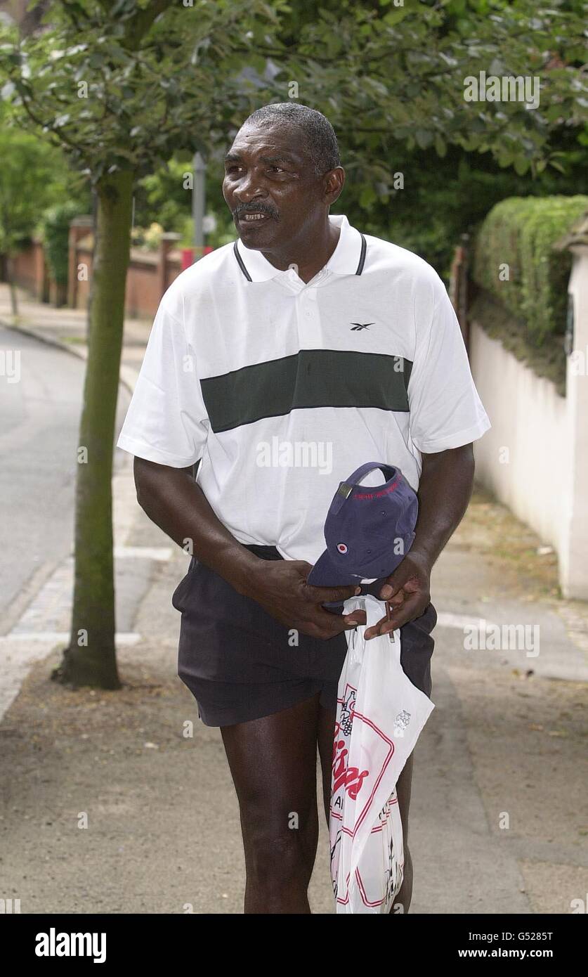 Richard Williams father of tennis stars Venus and Serena, walks thorugh ...
