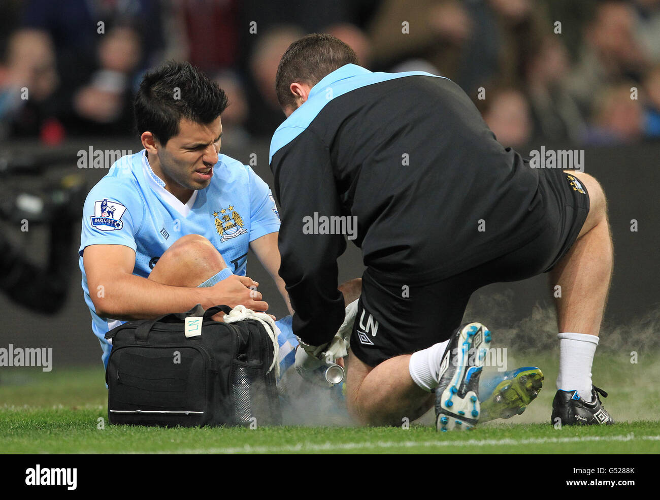 Soccer injury spray hi-res stock photography and images - Alamy
