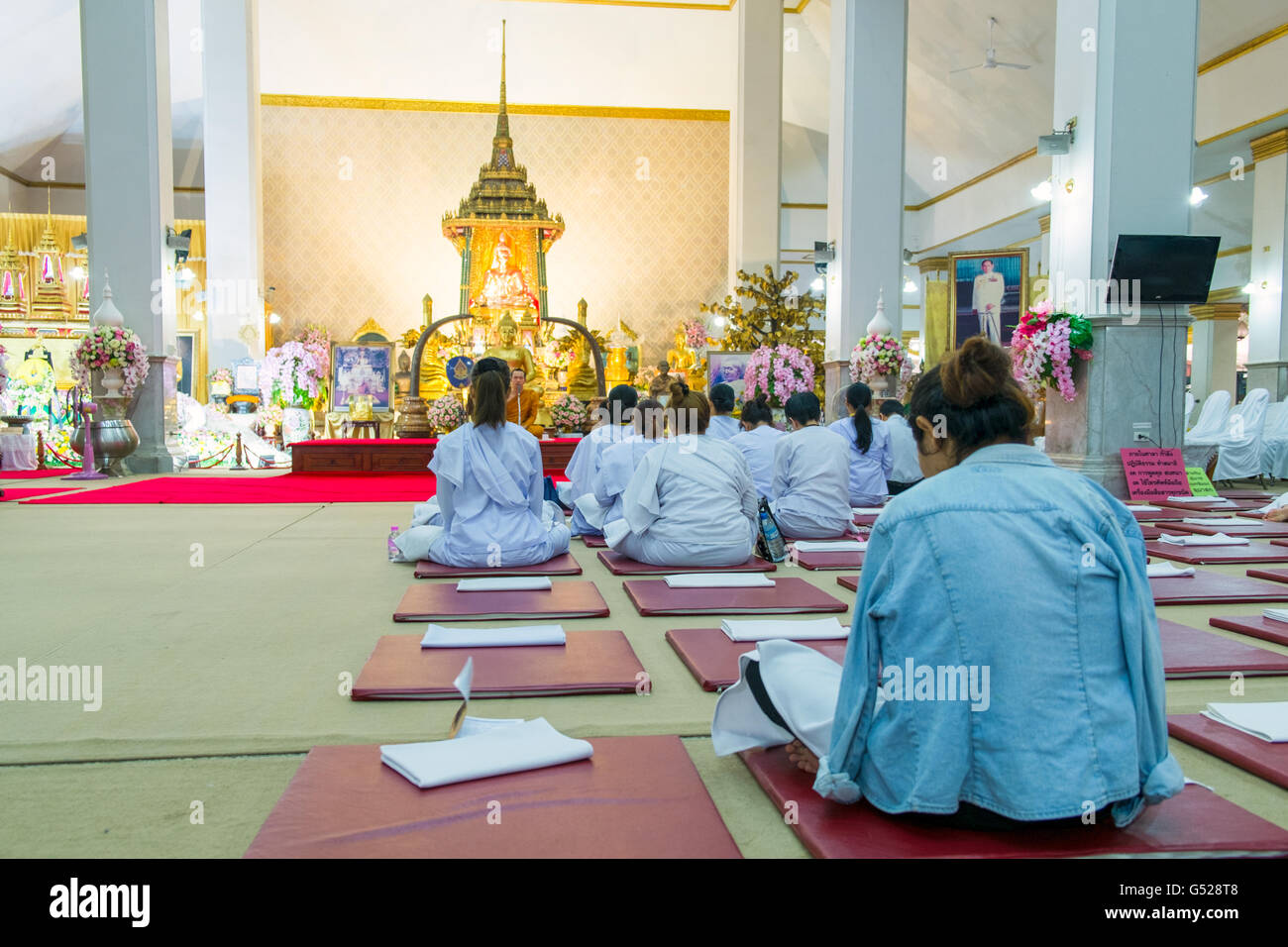 Vipassana meditation classes in Wat Pathumwanaram Ratchaworawihan ... Vipassana meditation classes in Wat Pathumwanaram Ratchaworawihan ...