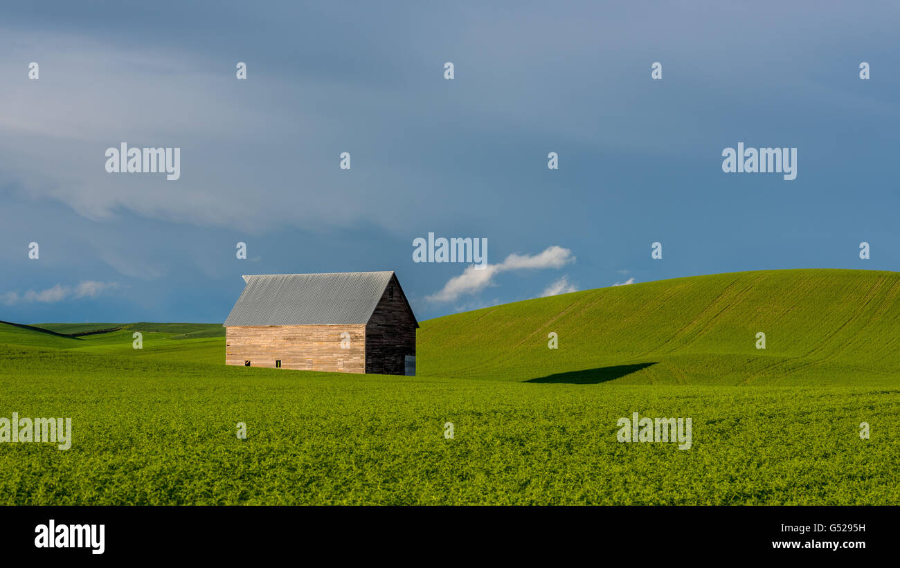 Middle barn hi-res stock photography and images - Alamy