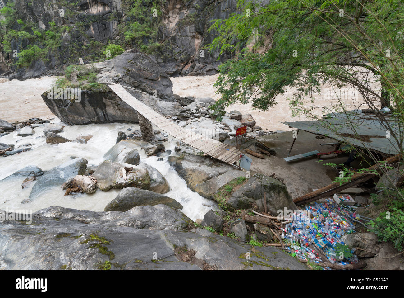 Plastic pollution river china hi-res stock photography and images - Alamy
