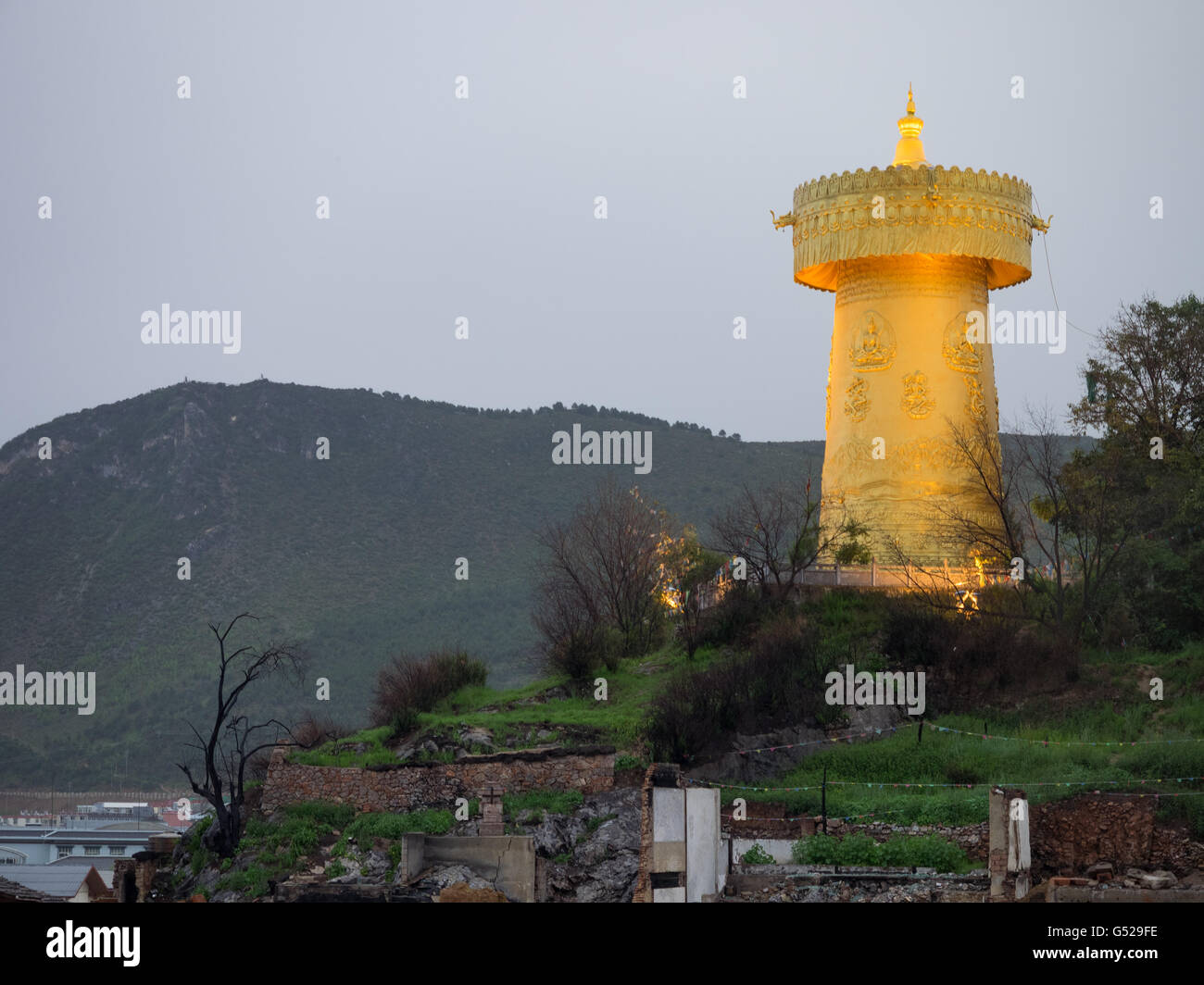 China, Yunnan Sheng, Diqing Zangzuzizhizhou, The prayer drift of ...