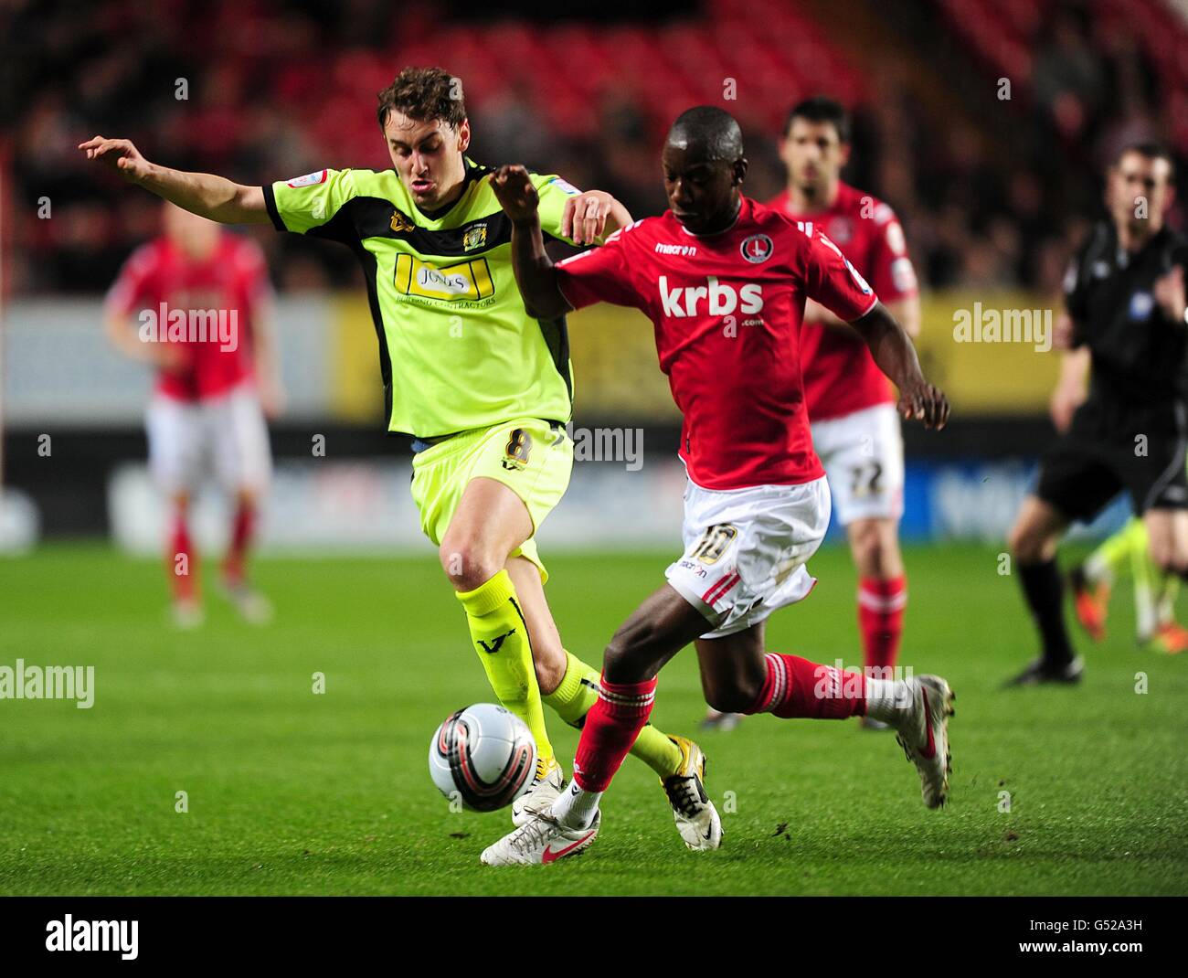 Yeovil Town's Edward Upson (left) and Charlton Athletic's Bradley ...