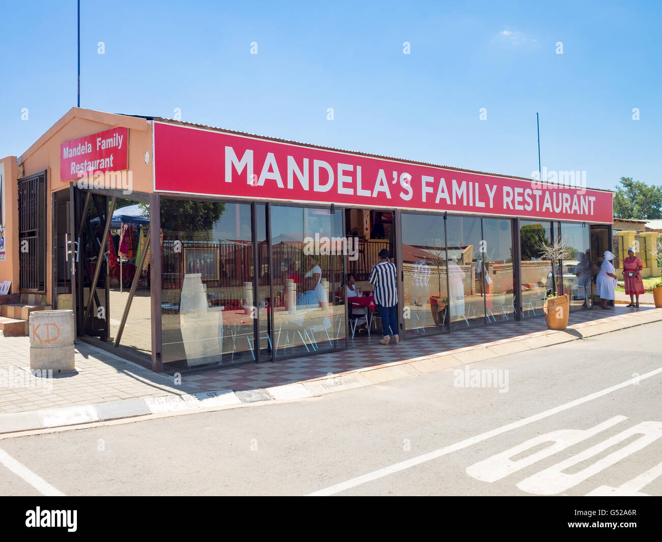 Mandela family hi-res stock photography and images - Alamy