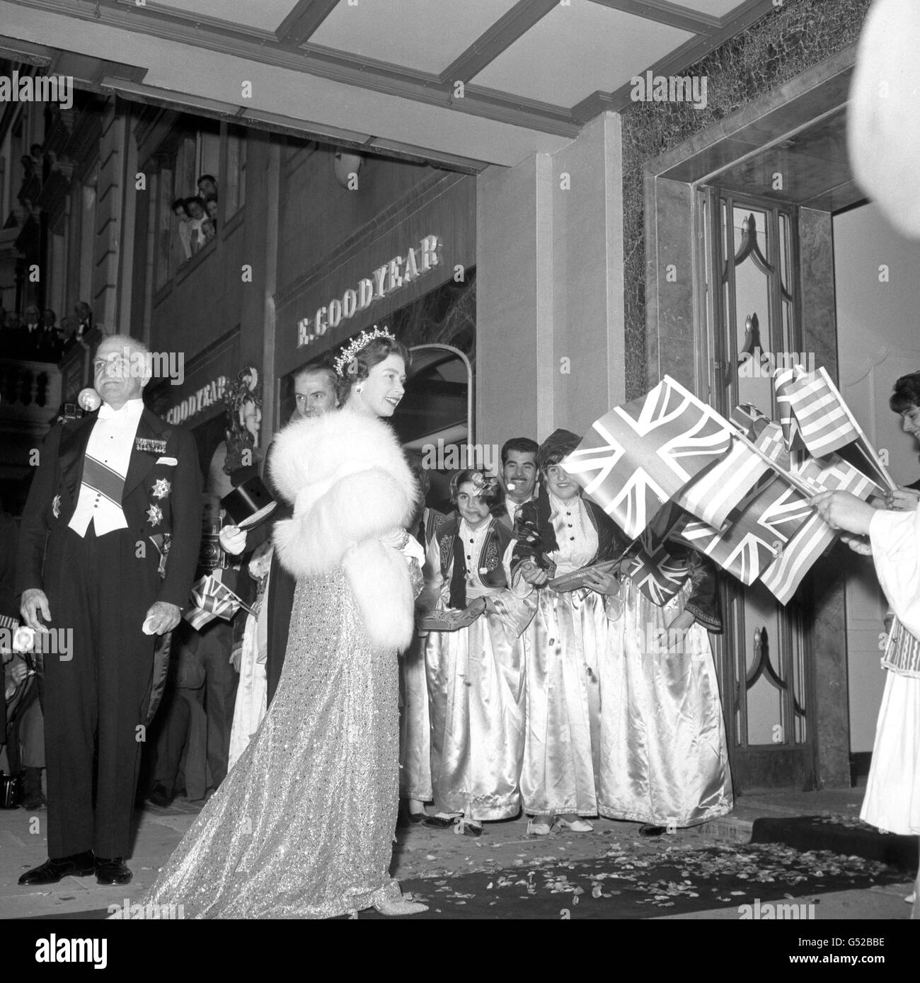 Royalty - Queen Elizabeth II - Claridge's, London Stock Photo - Alamy