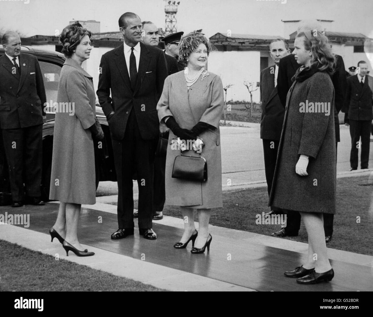 Royalty queen elizabeth ii heathrow airport hi-res stock photography ...