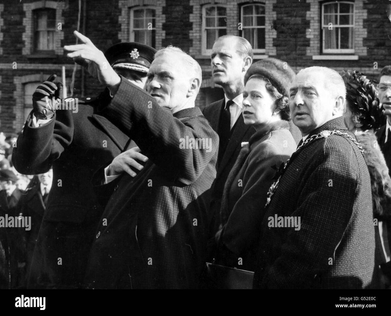 Aberfan disaster, queen elizabeth hi-res stock photography and images ...