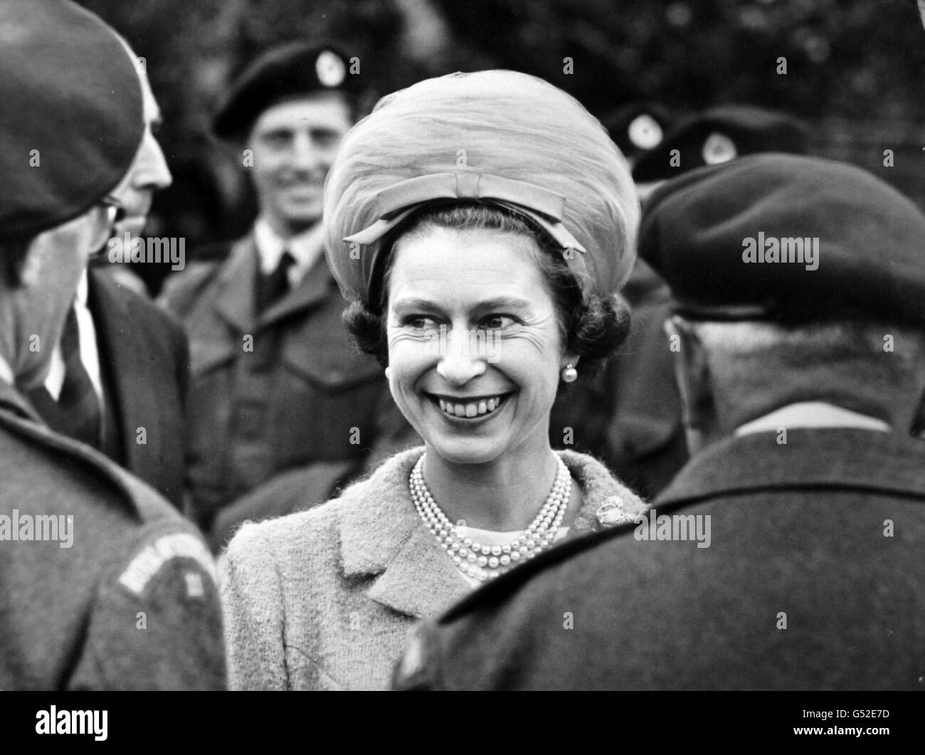 Queen elizabeth ii head shot Black and White Stock Photos & Images - Alamy