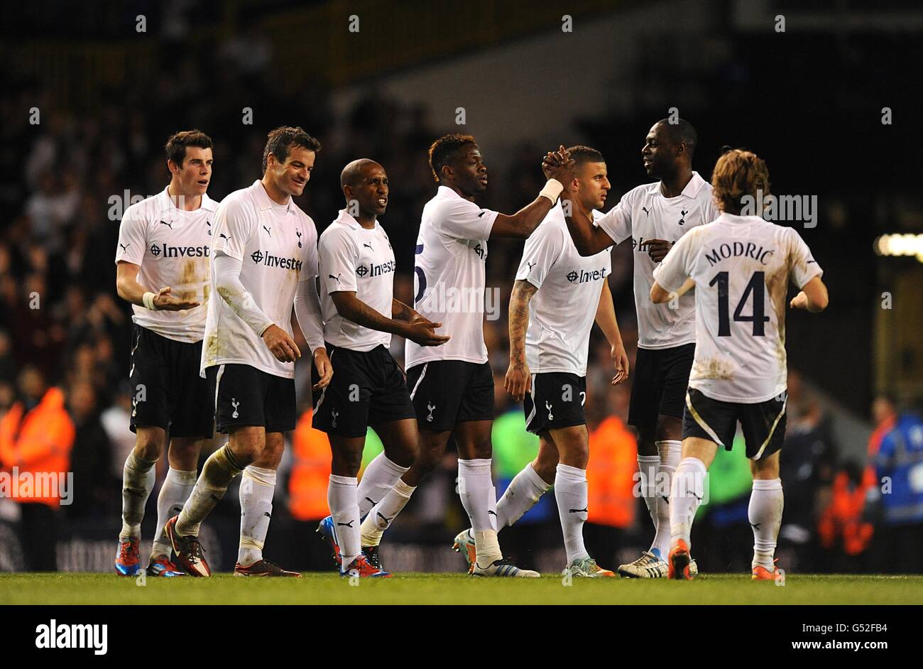 Tottenham Hotspur's Louis Saha (centre) celebrates scoring his side's ...