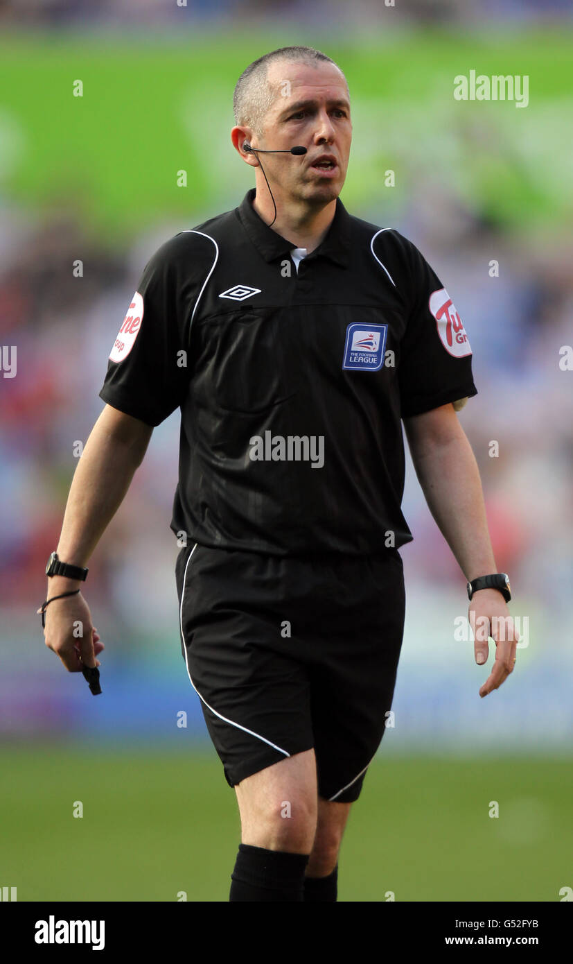 Referee fred graham hi-res stock photography and images - Alamy