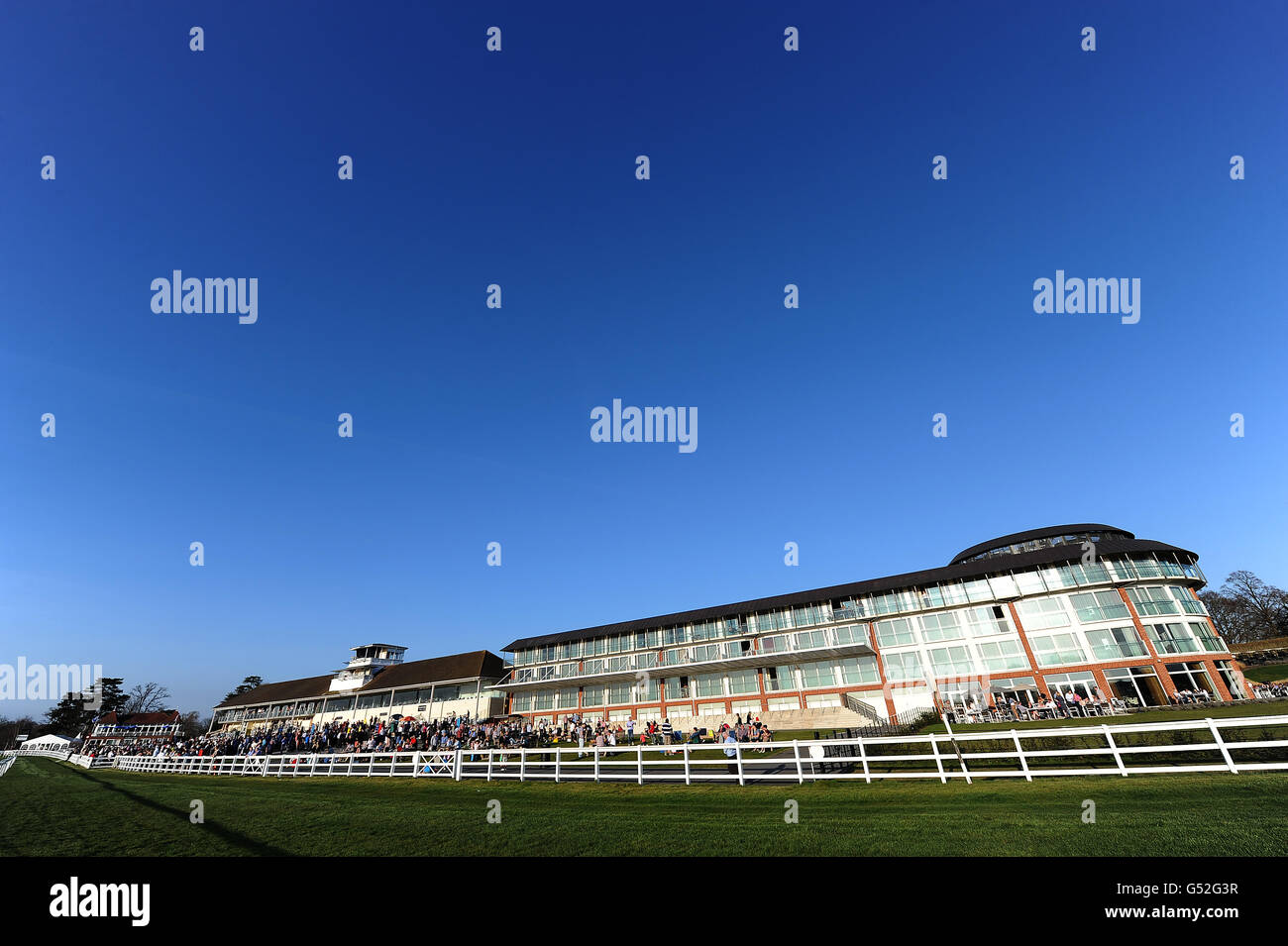 Lingfield racecourse general hi-res stock photography and images - Alamy