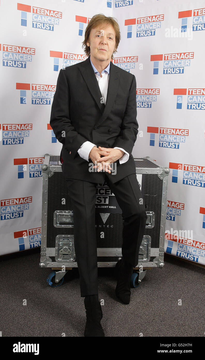 Sir Paul McCartney backstage at his Teenage Cancer Trust gig at the ...