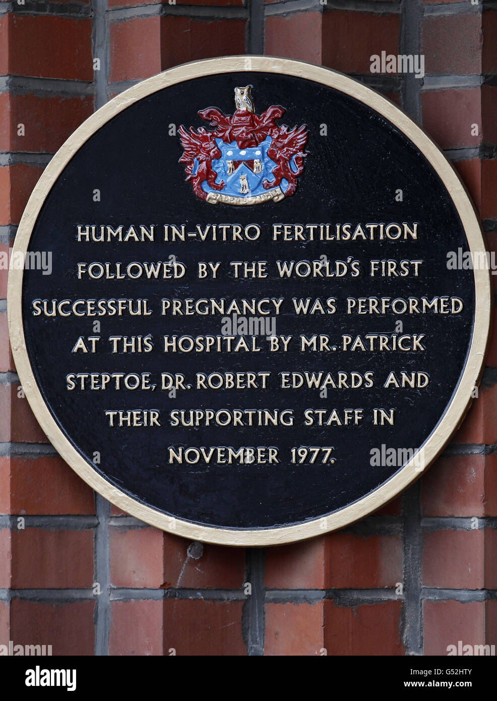 Plaque outside the oldham royal hospitals maternity ward hi-res stock ...