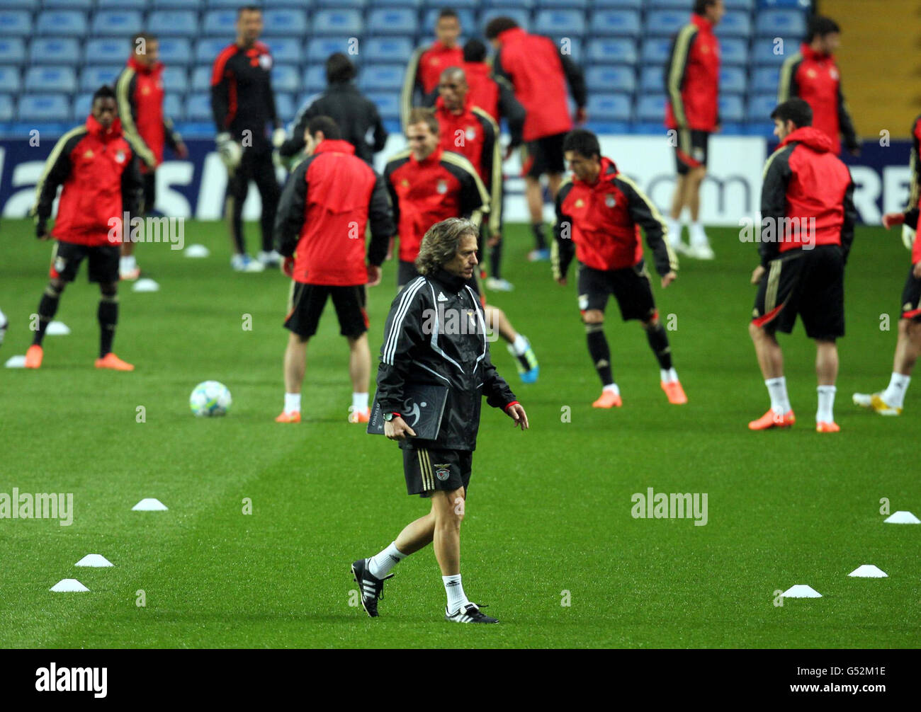 Benfica manager jorge jesus training session stamford bridge hi-res ...