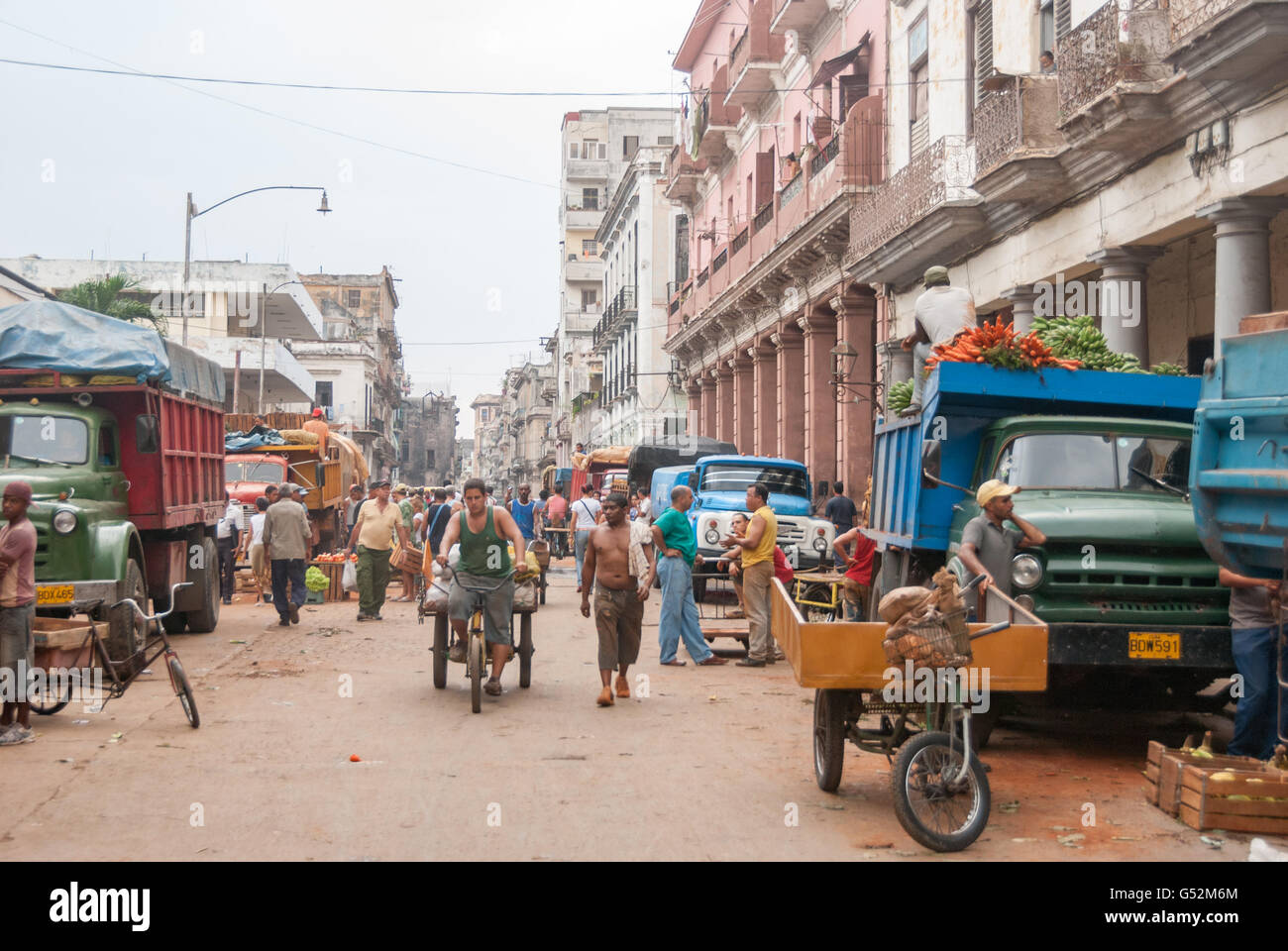 Cuba, Havana, fruit and vegetable market in the streets of Havana Stock ...